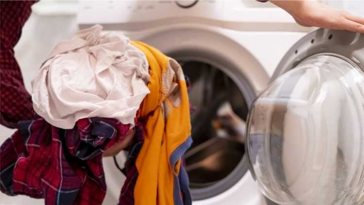 مانسون: برسات کے موسم میں کپڑوں کی بدبو سے اس طرح چھٹکارا حاصل کیا جائے ...